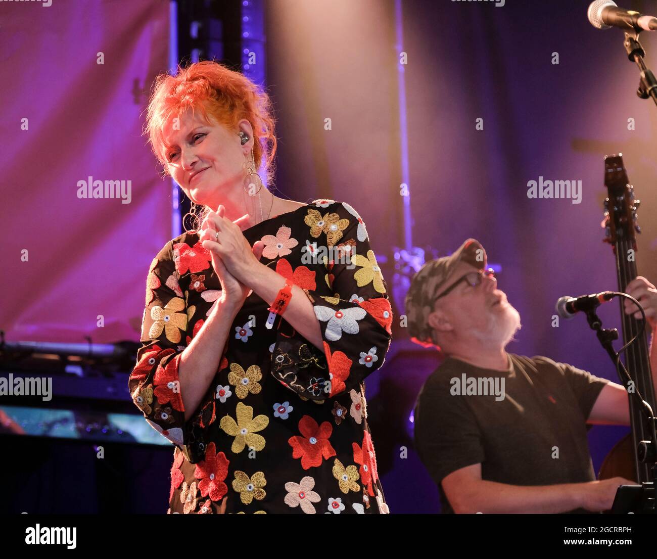Scottish singer-songwriter Eddi Reader performing at the Wickham ...