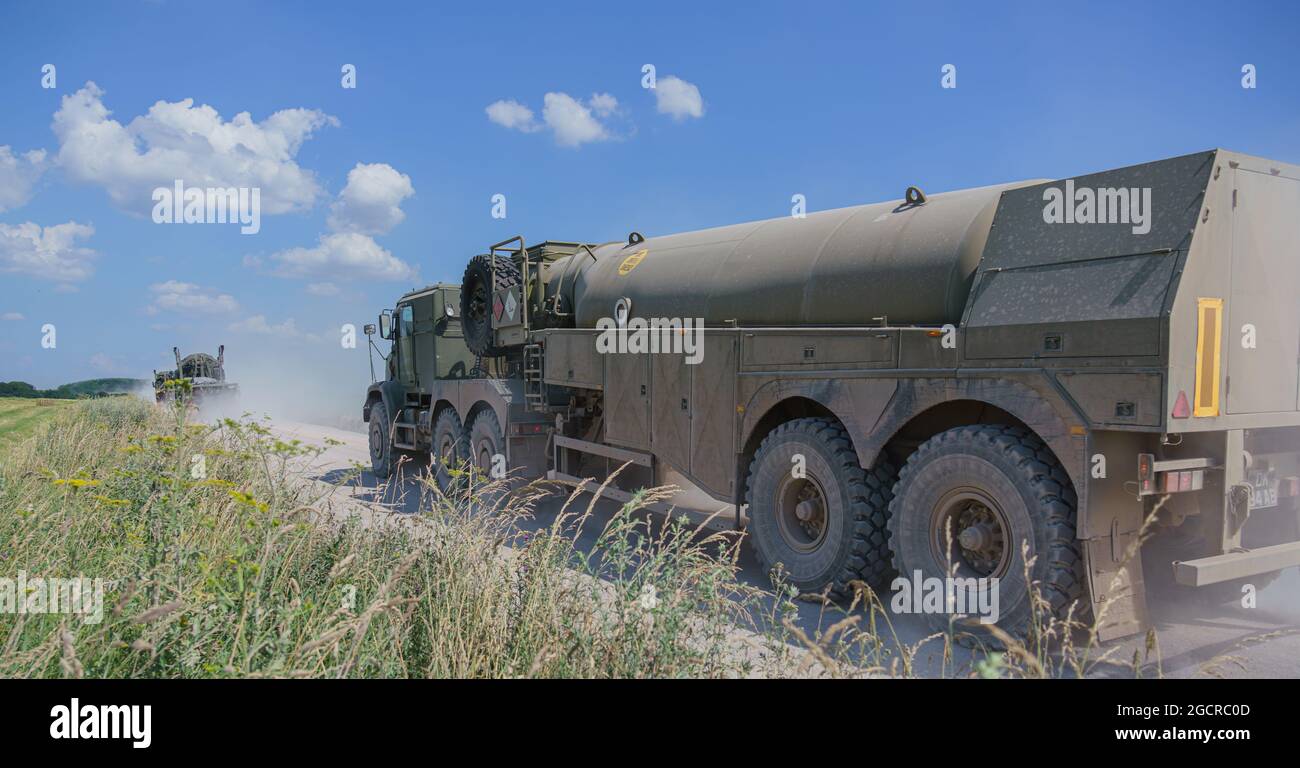 British army Oshkosh 6x6 wheeled tanker Logistic Support & Transport ...