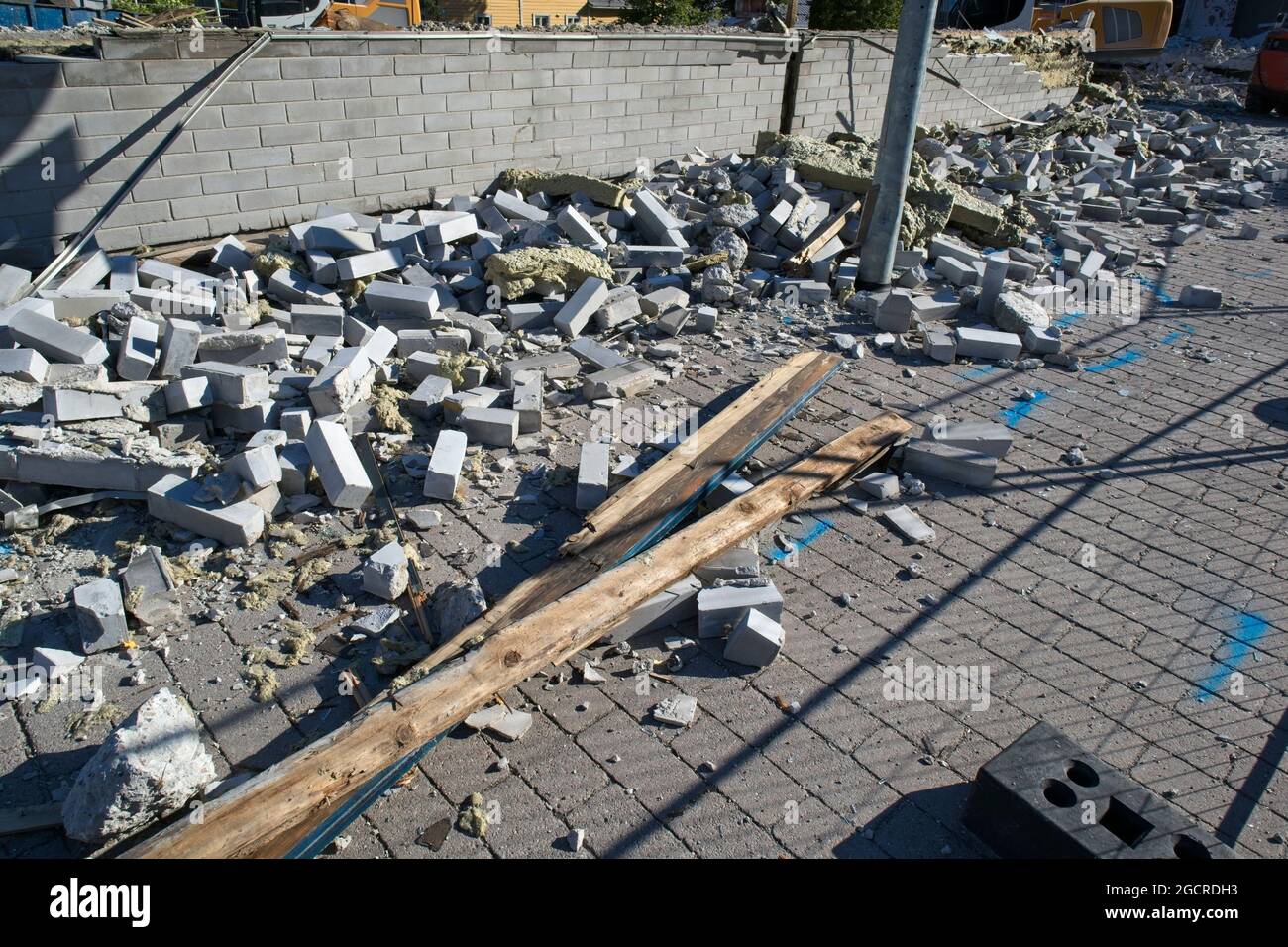 bricks on a building demolition site Stock Photo - Alamy