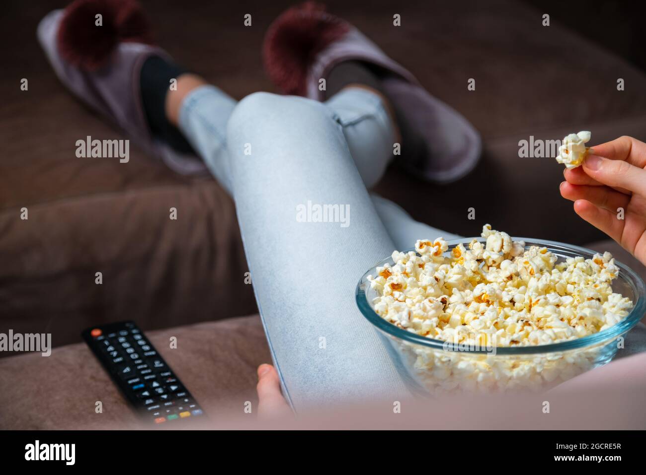 Children popcorn television hi-res stock photography and images - Alamy