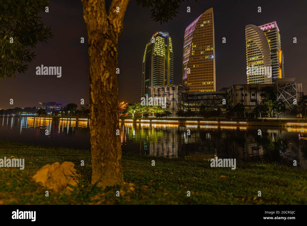 Time lapse sunset putrajaya lake hi-res stock photography and images ...