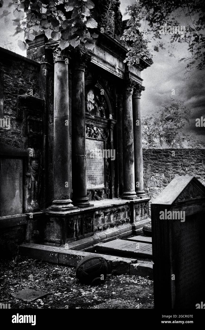 Greyfriars kirkyard scotland hi-res stock photography and images - Alamy