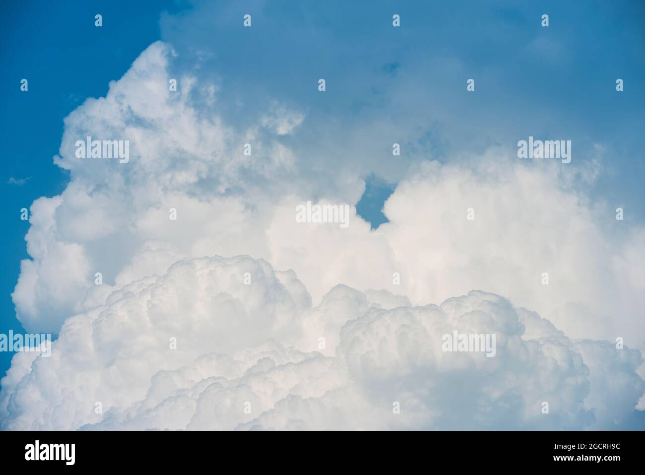 Cumulus cloud forming hi-res stock photography and images - Alamy