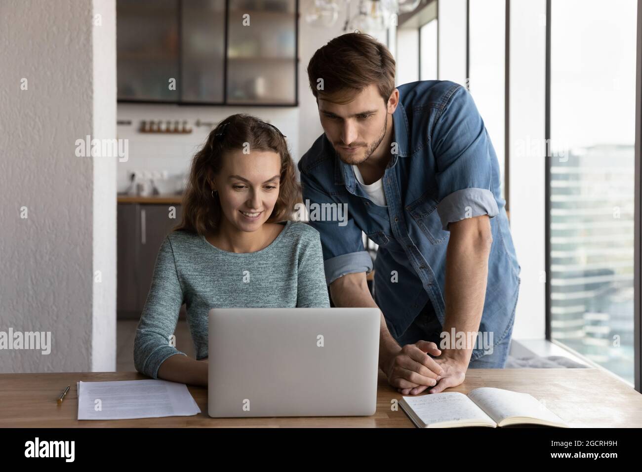 Mentor man supervising intern work, giving help, advice Stock Photo - Alamy