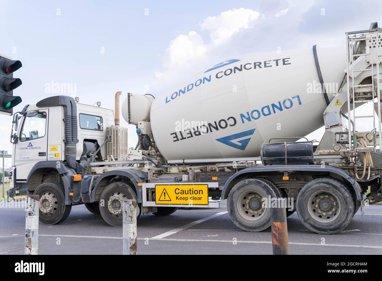London concrete truck delivering ready-mixed concrete, Seen on A2 ...