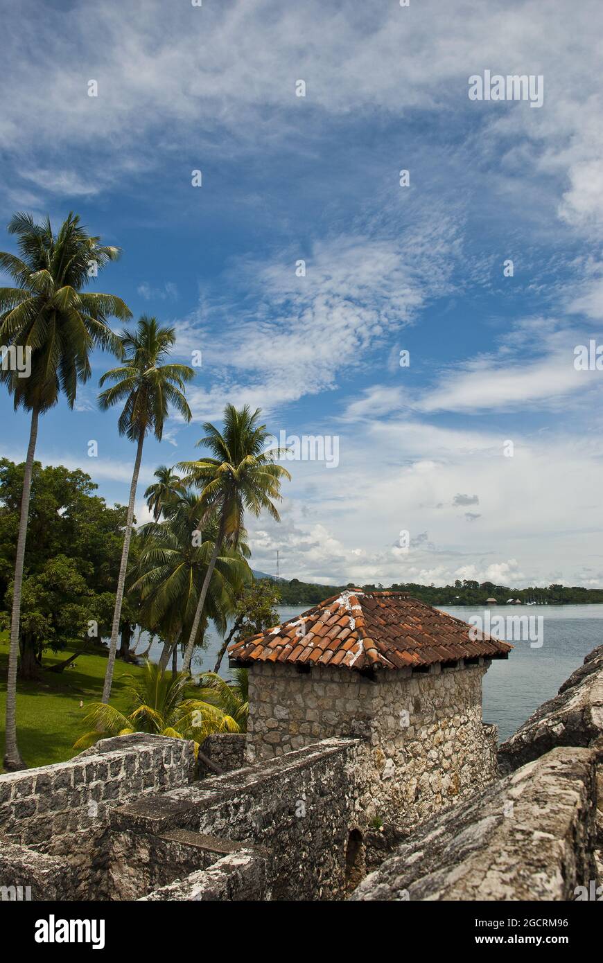 Spanish colonial fort at the entrance to Lake Izabal Stock Photo - Alamy