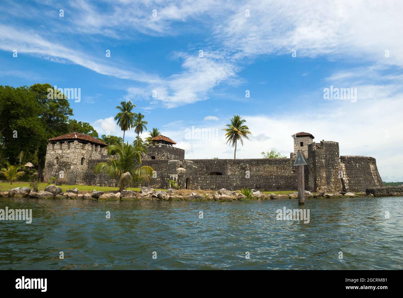 Spanish colonial fort at the entrance to Lake Izabal Stock Photo - Alamy