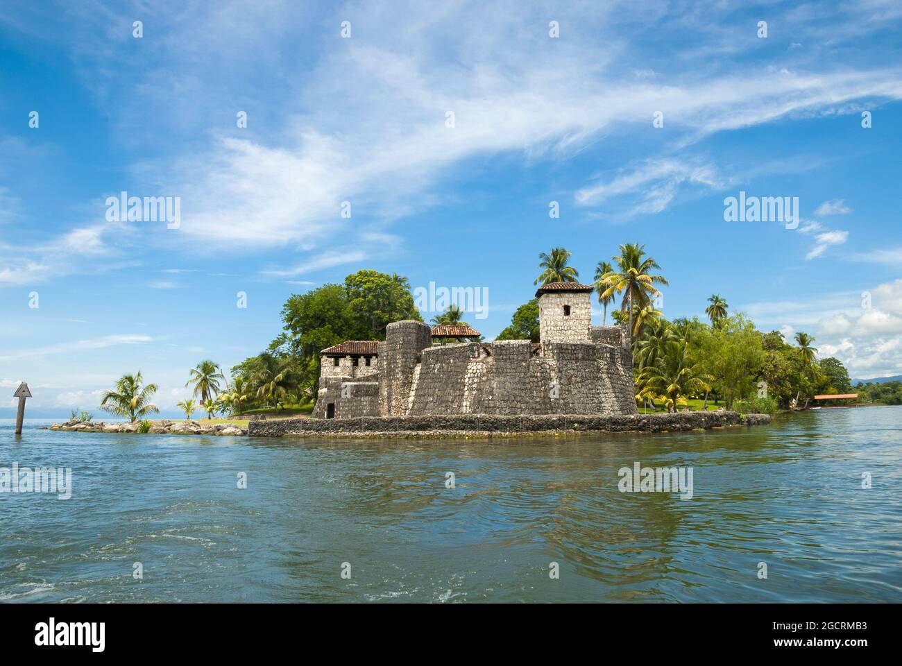 Spanish colonial fort at the entrance to Lake Izabal Stock Photo - Alamy