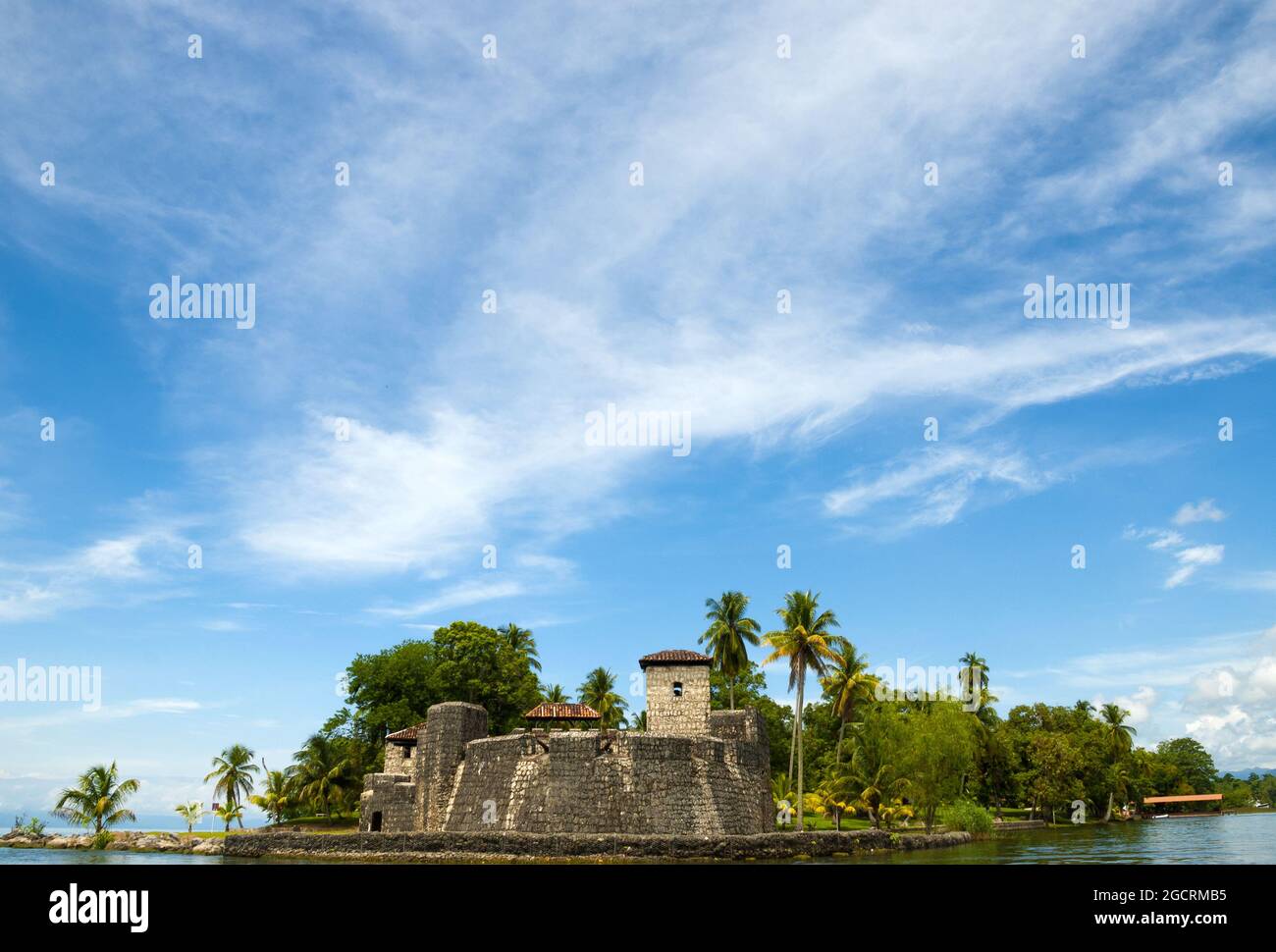Spanish colonial fort at the entrance to Lake Izabal Stock Photo - Alamy