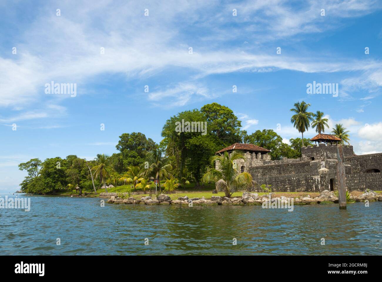 Spanish colonial fort at the entrance to Lake Izabal Stock Photo - Alamy