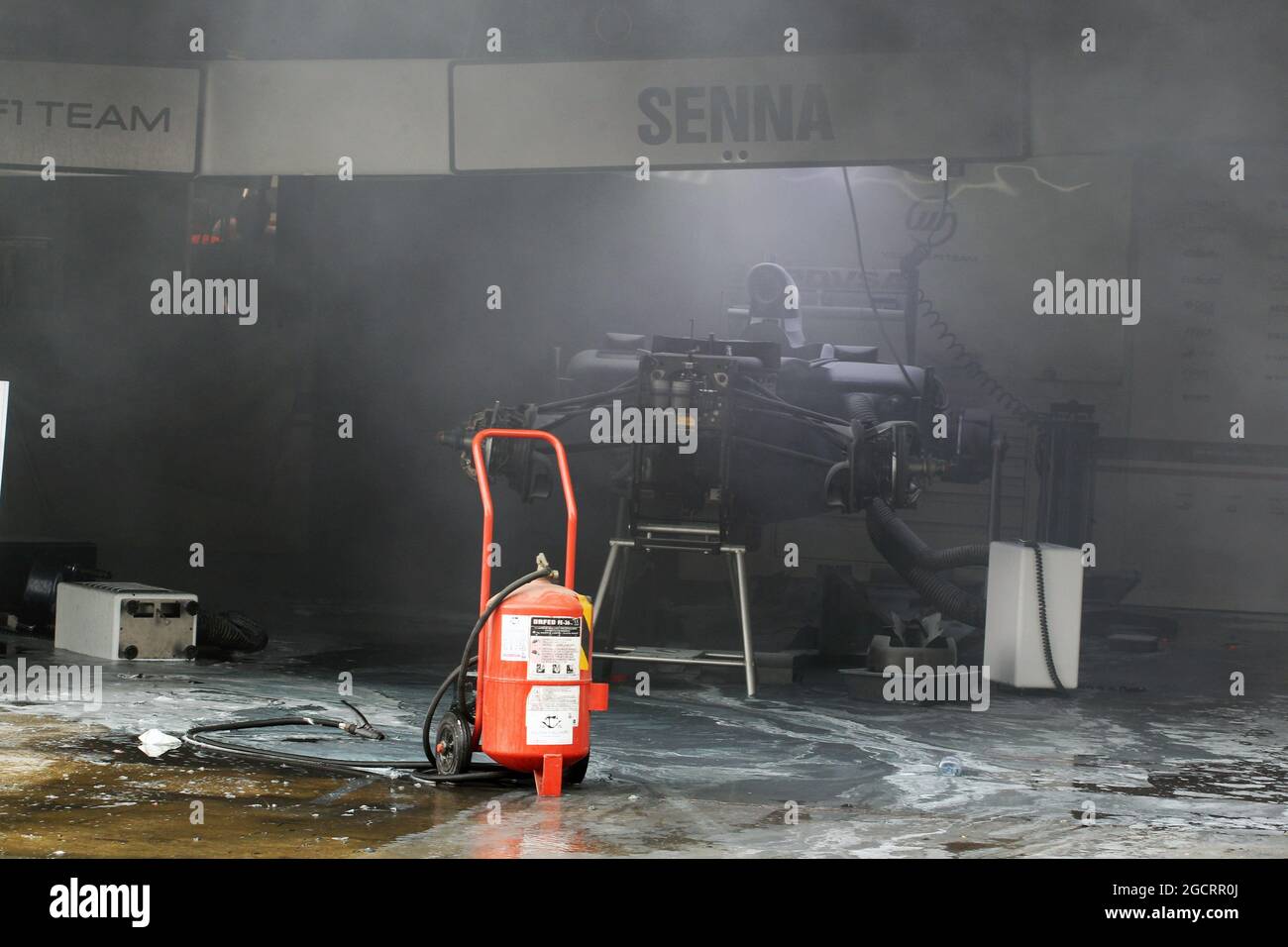 Williams after a post race fire in pit garage hi-res stock photography ...