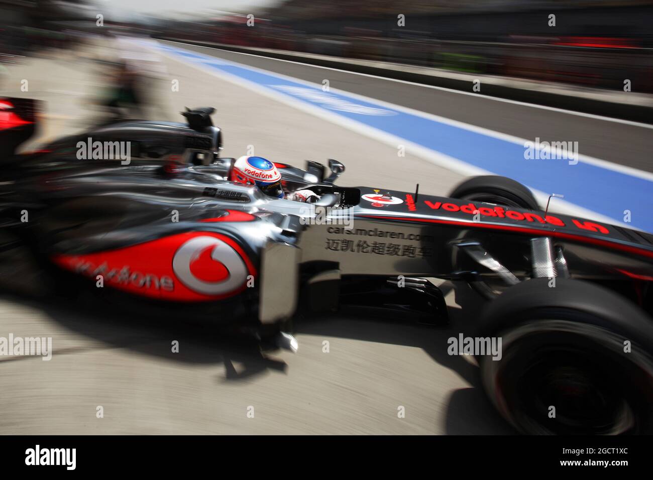 Mclaren mp4 28 leaves pits hi-res stock photography and images - Alamy