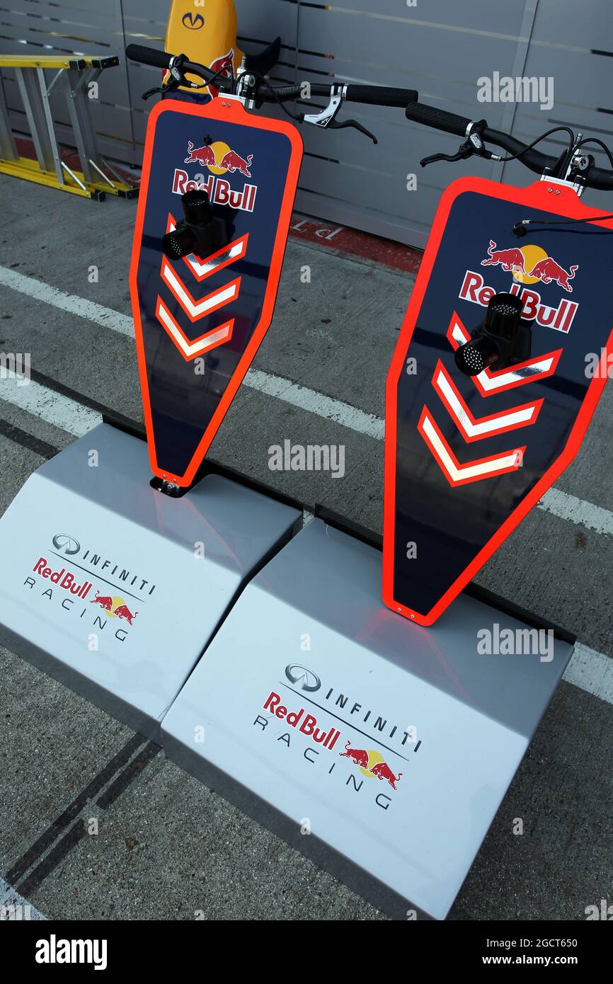 Formula 1 pit stop hi-res stock photography and images - Alamy