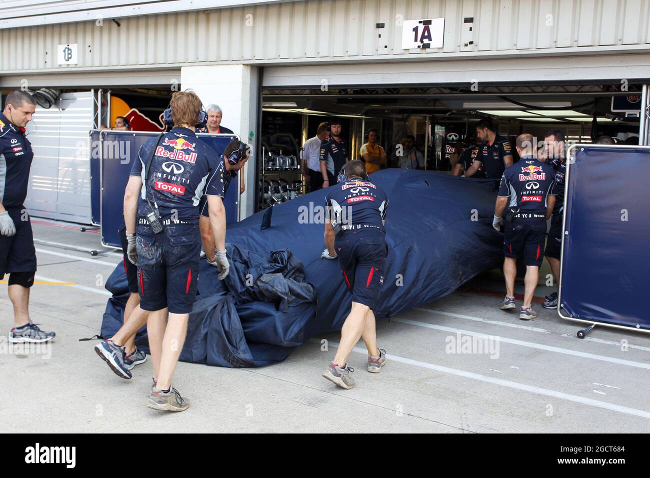 The red bull racing rb9 of daniel ricciardo hi-res stock photography ...