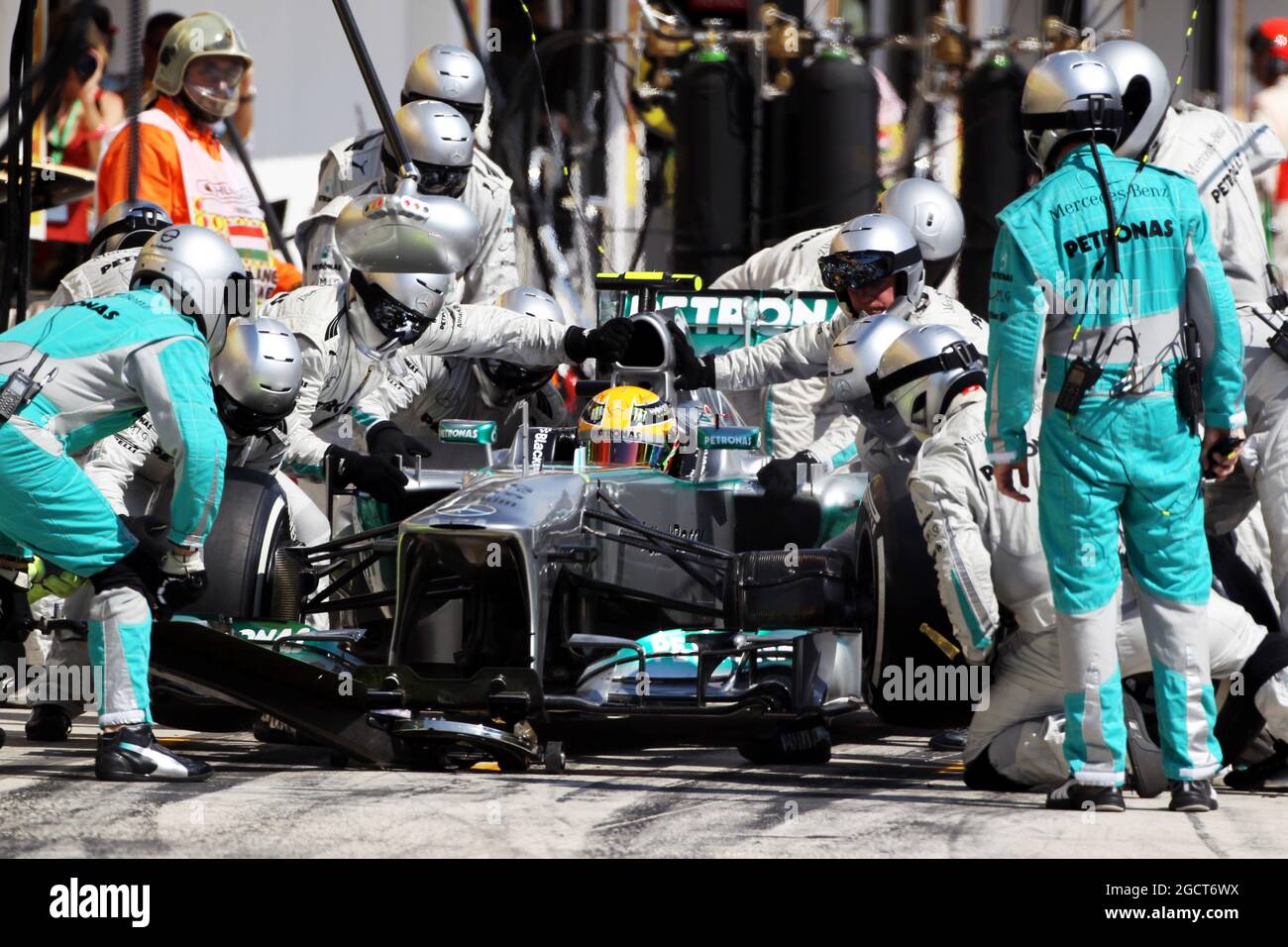 Mercedes amg f1 w04 makes a pit stop hi-res stock photography and ...