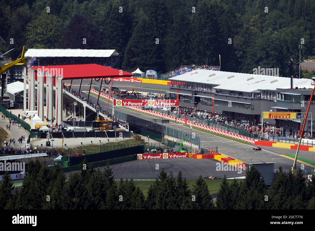 Jules Bianchi (FRA) Marussia F1 Team MR02 leads Kimi Raikkonen (FIN ...