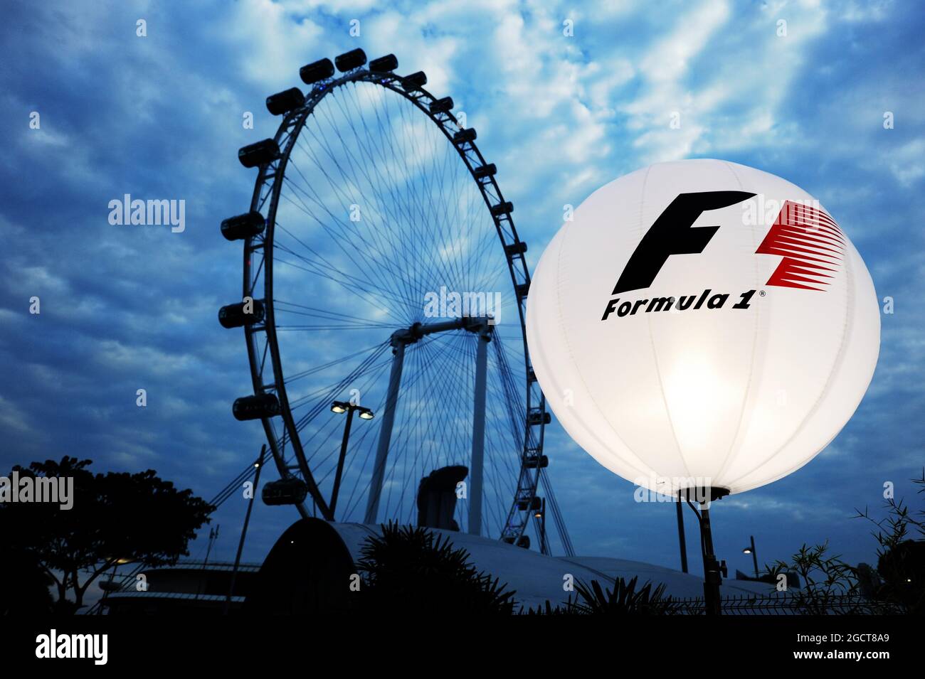 F1 balloon in paddock hi-res stock photography and images - Alamy