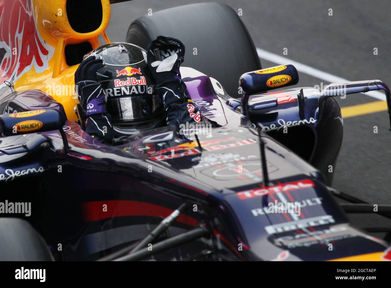 Red bull racing rb9 celebrates at end of race hi-res stock photography ...