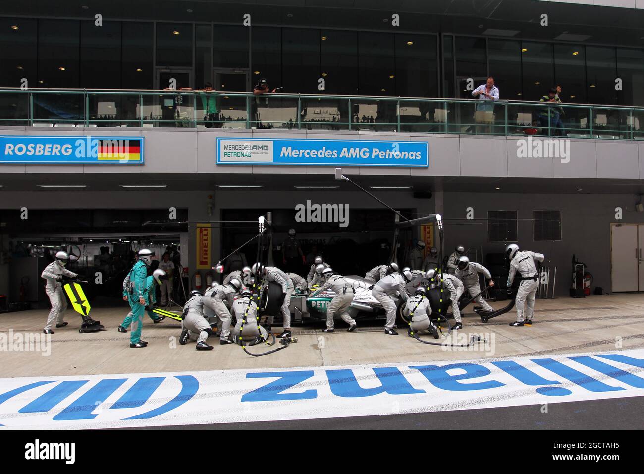 Mercedes amg f1 w04 makes a pit stop hi-res stock photography and ...