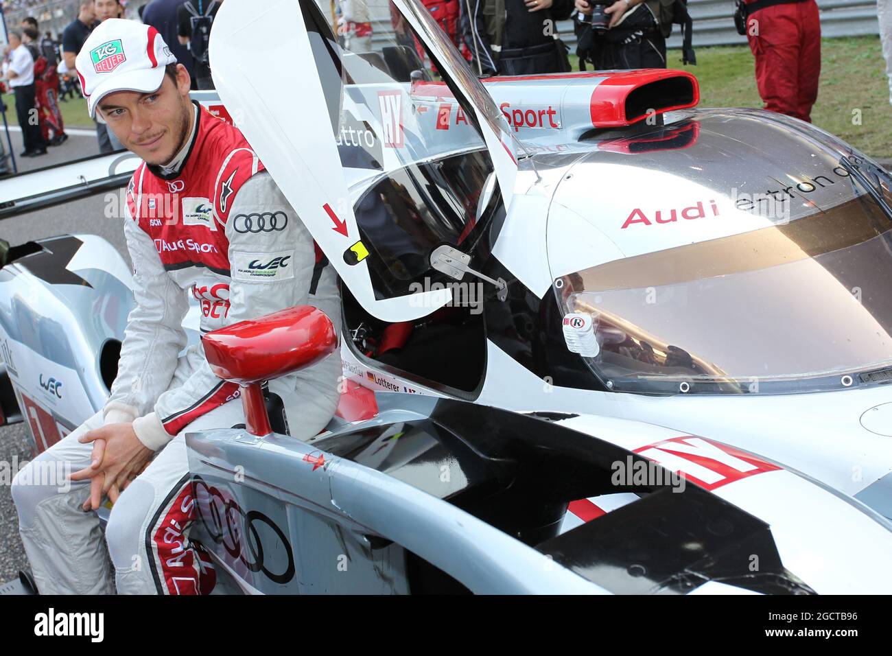 Audi r18 e tron quattro on grid hi-res stock photography and images - Alamy