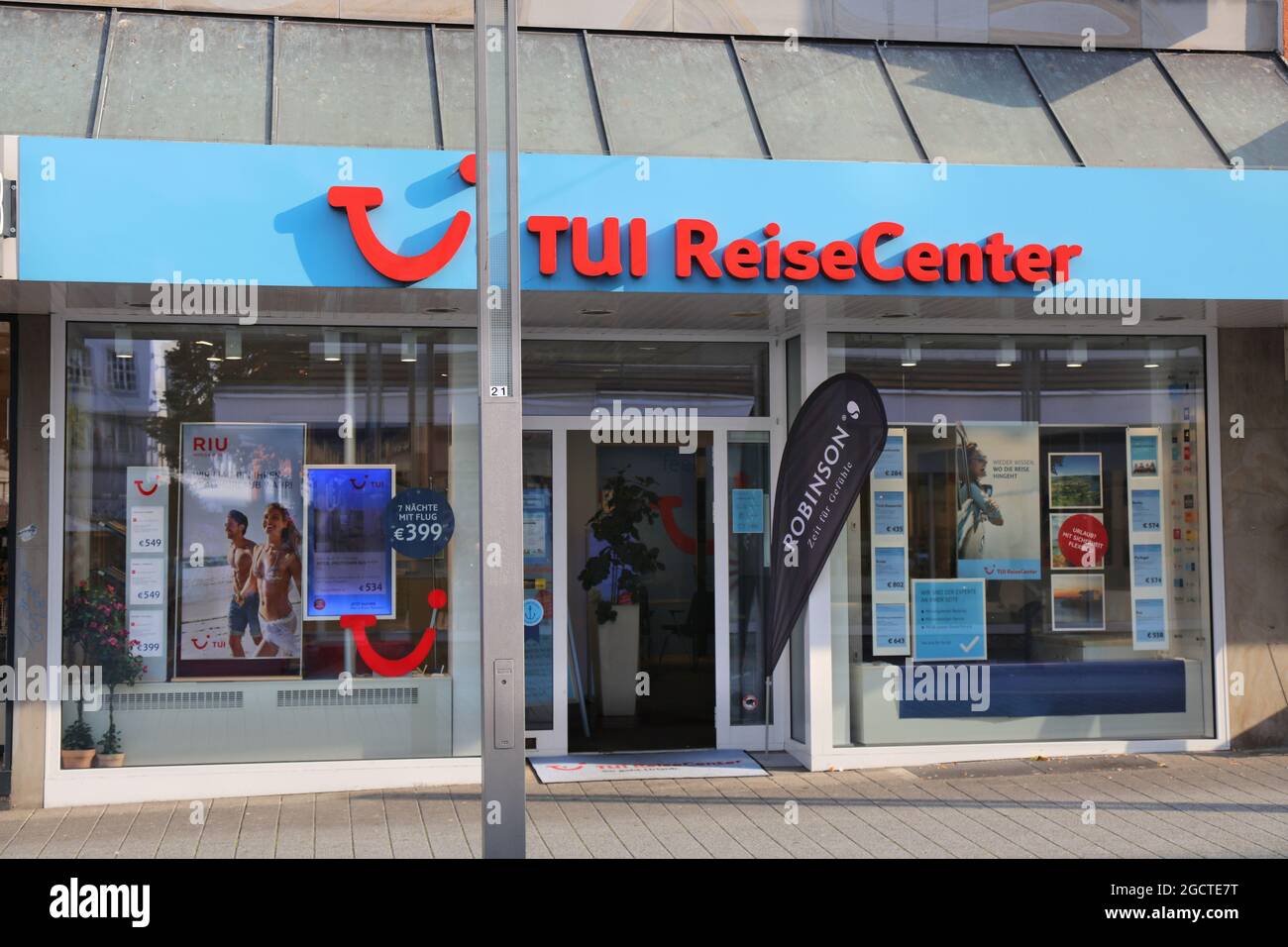 Tui reisecenter hi-res stock photography and images - Alamy