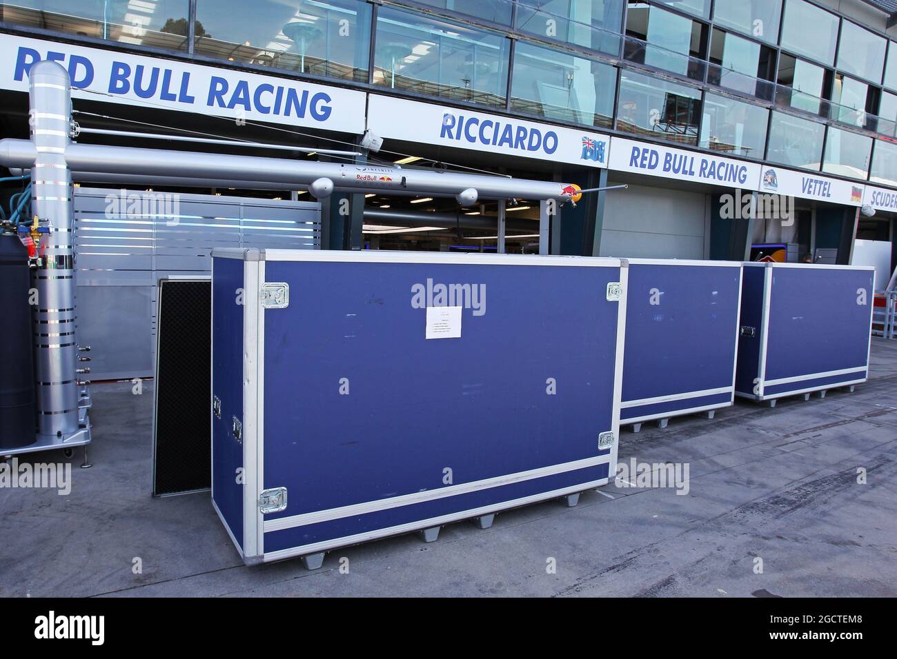 Red bull racing freight in pits hi-res stock photography and images - Alamy
