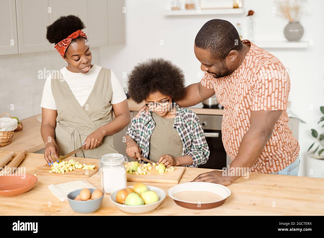 African family hi-res stock photography and images - Alamy