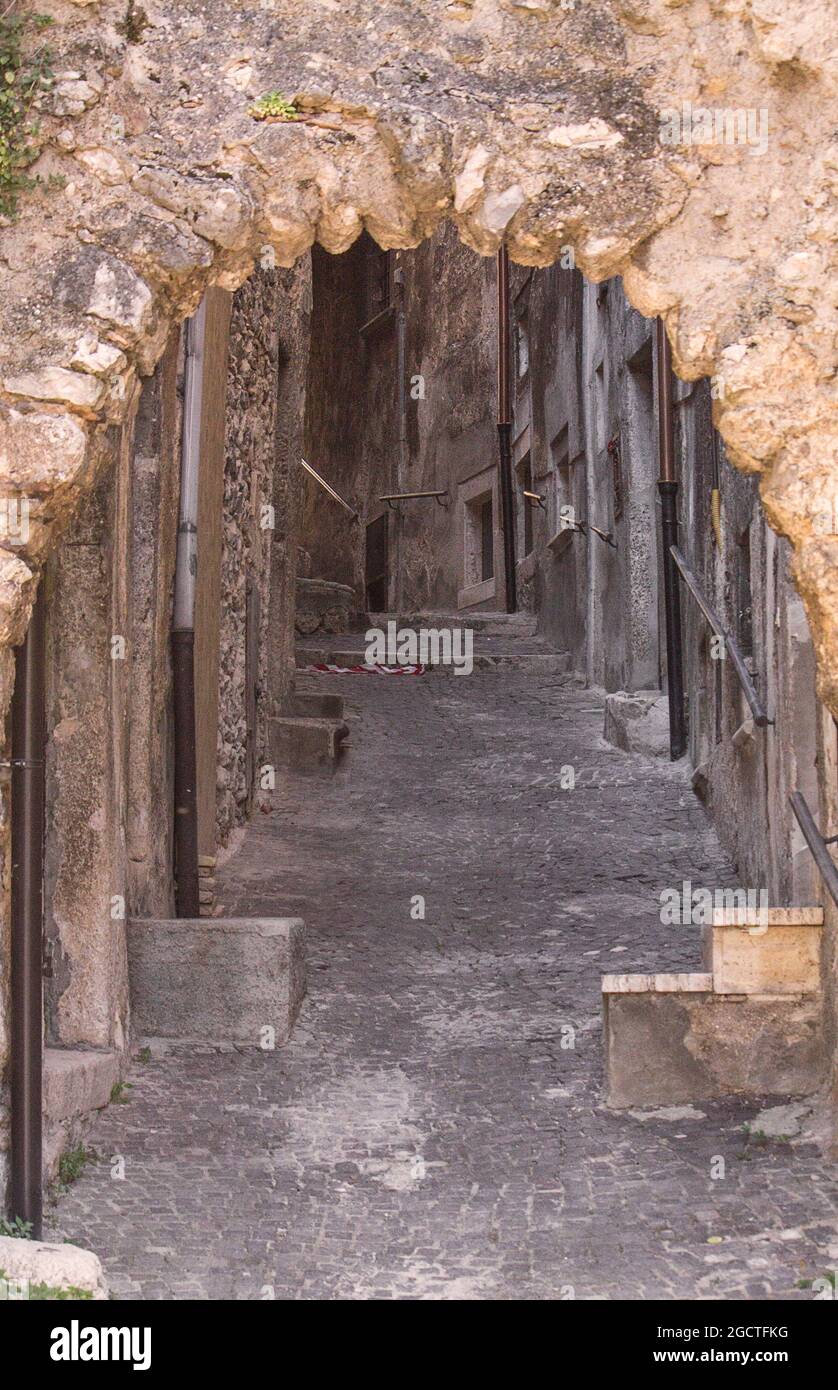 Italy abruzzo scanno house hi-res stock photography and images - Alamy