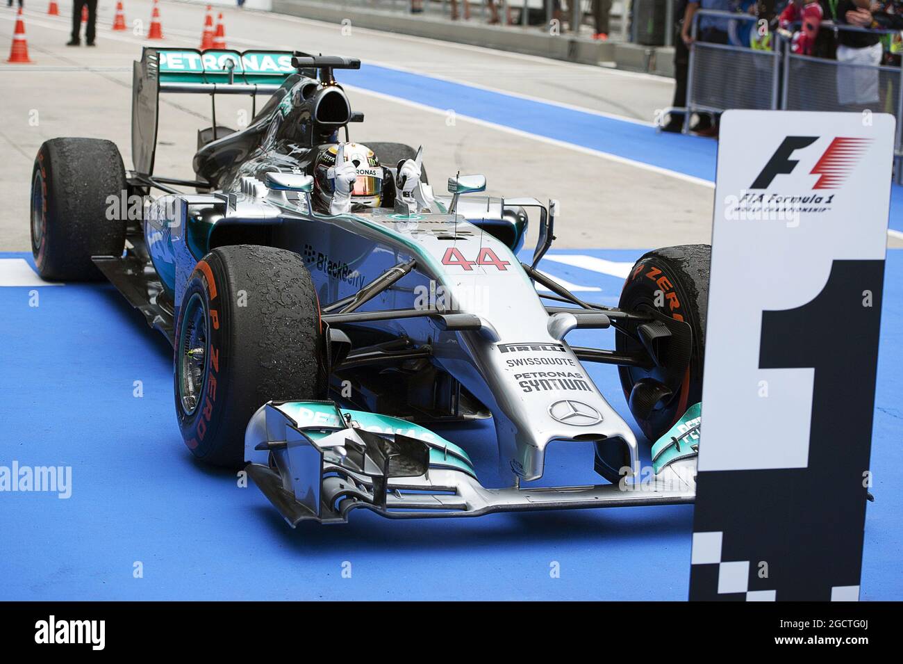 Race winner Lewis Hamilton (GBR) Mercedes AMG F1 W05 celebrates in parc ...