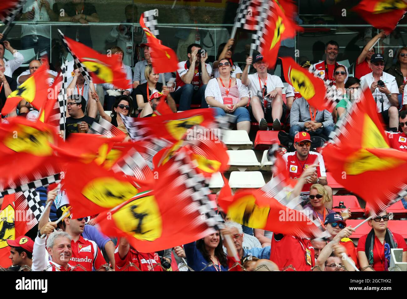 Spain flags crowd hi-res stock photography and images - Alamy