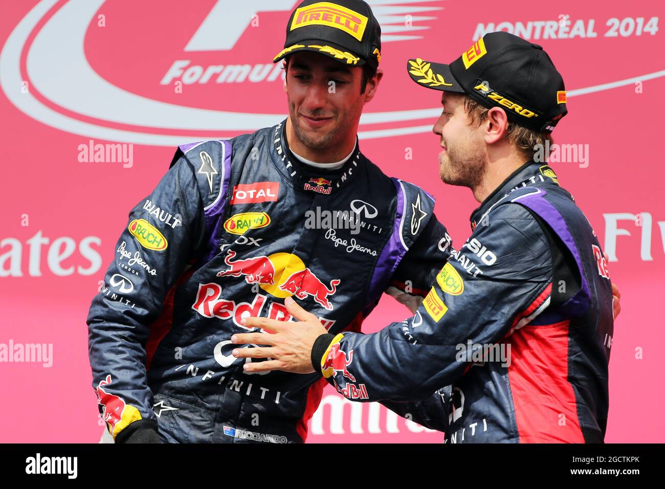 Race winner Daniel Ricciardo (AUS) Red Bull Racing celebrates with team ...