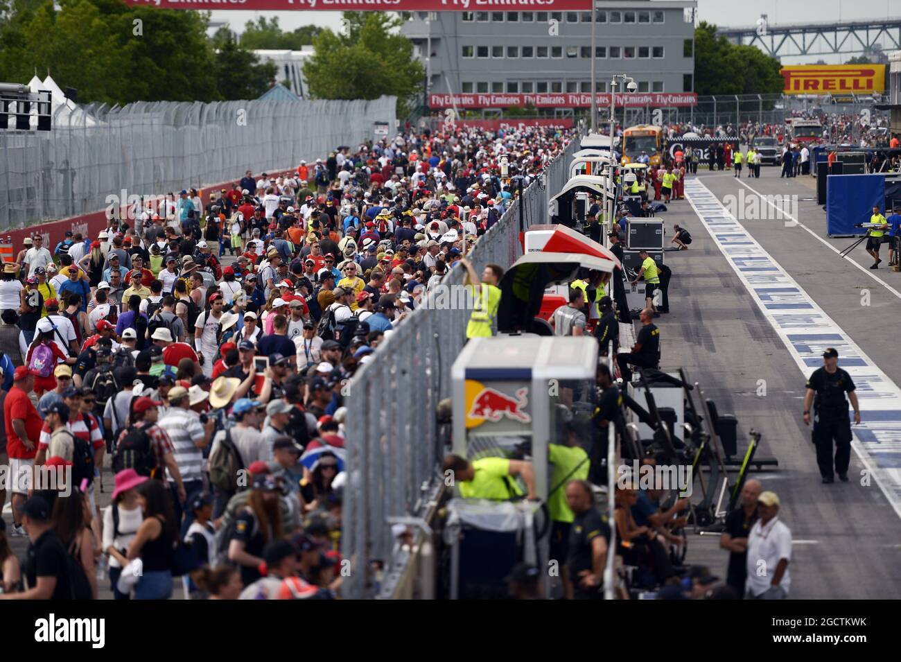 The pans invade the circuit. Canadian Grand Prix, Sunday 8th June 2014 ...