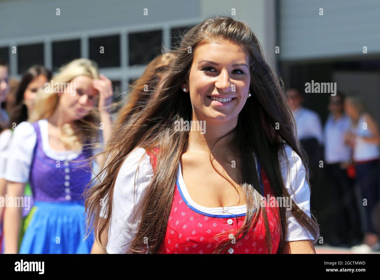 Grid girls motor racing hi-res stock photography and images - Alamy