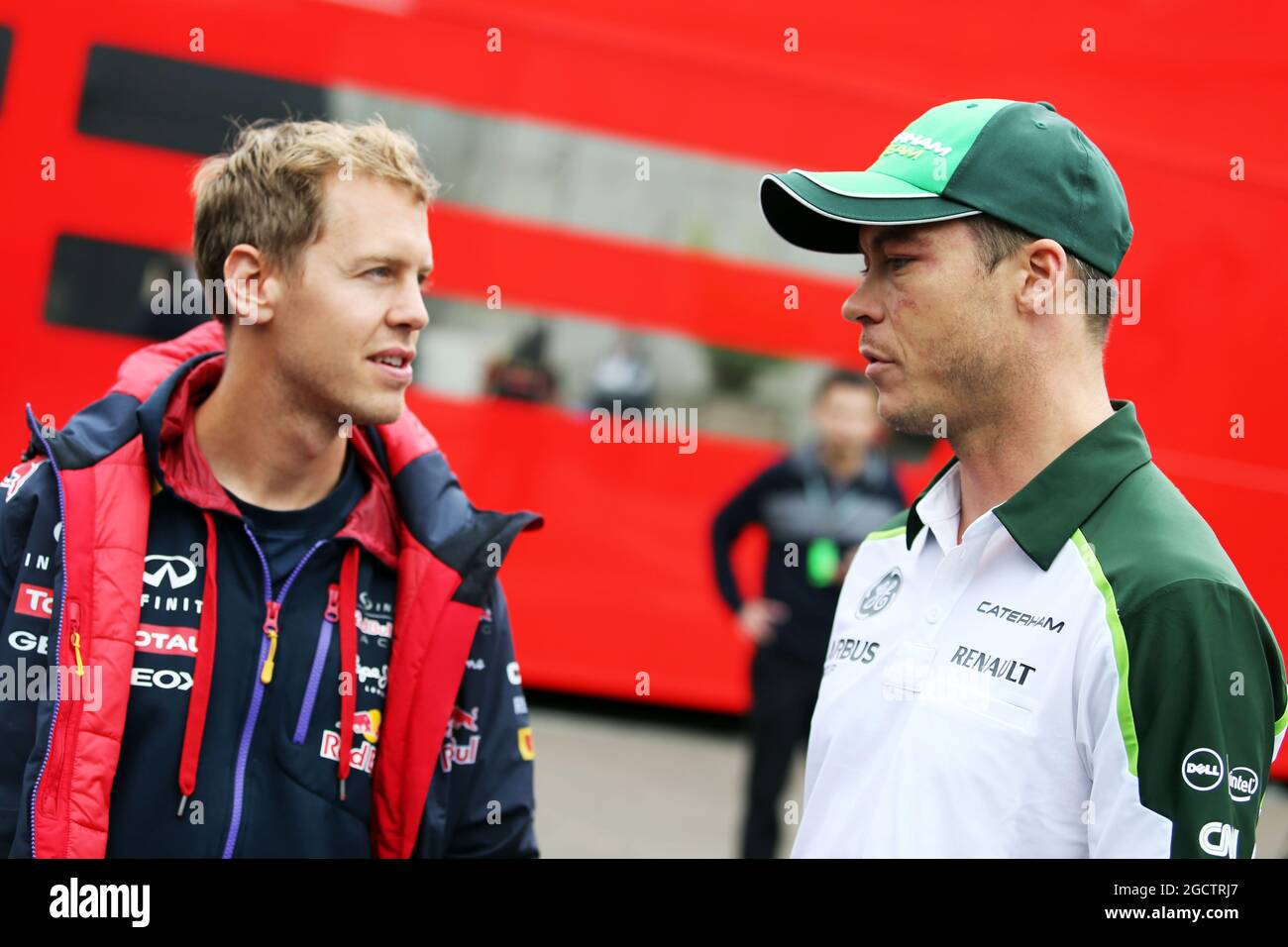 (L to R): Sebastian Vettel (GER) Red Bull Racing with Andre Lotterer ...