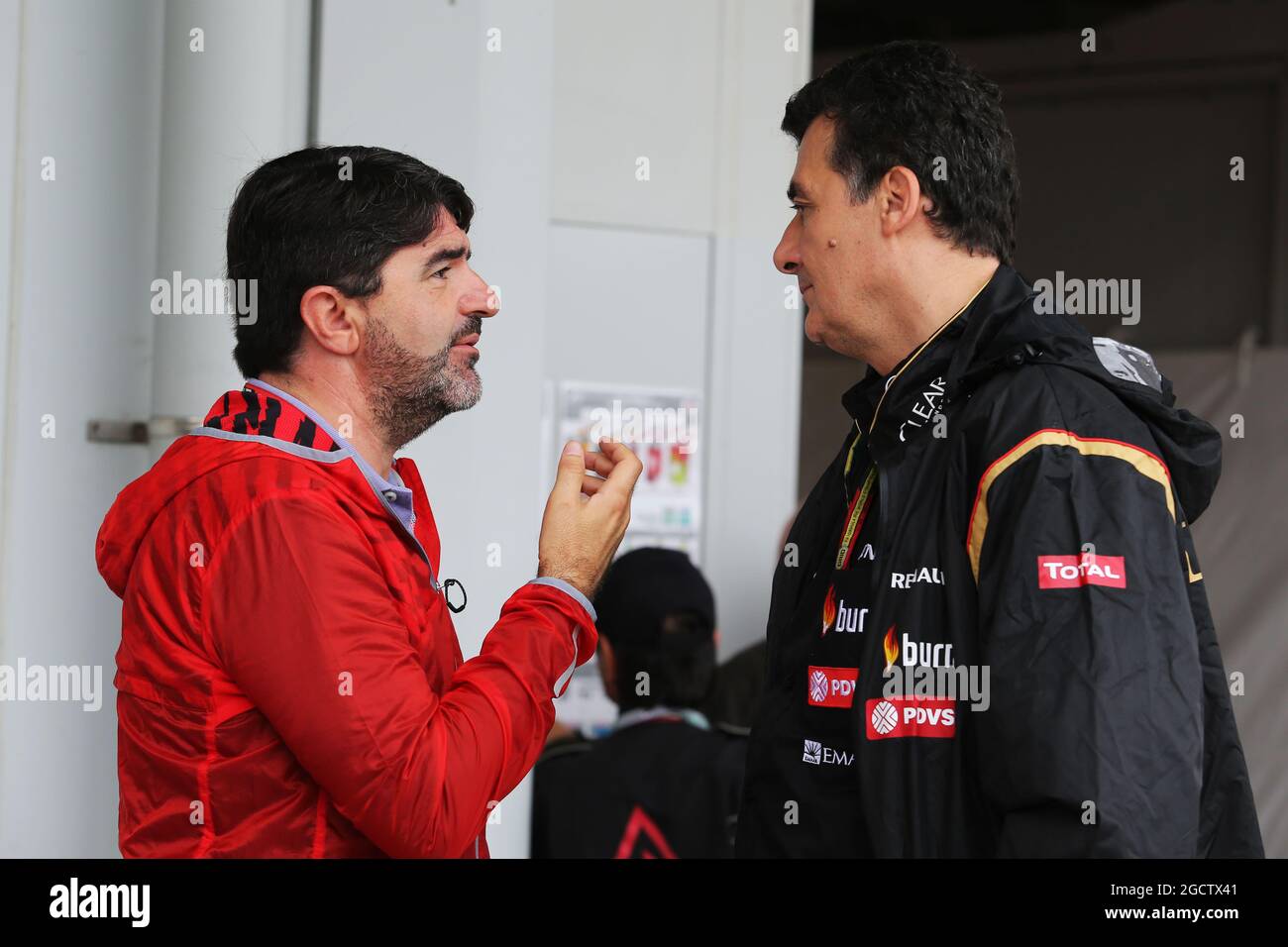 (L to R): Luis Garcia Abad (ESP) Driver Manager of Fernando Alonso (ESP ...