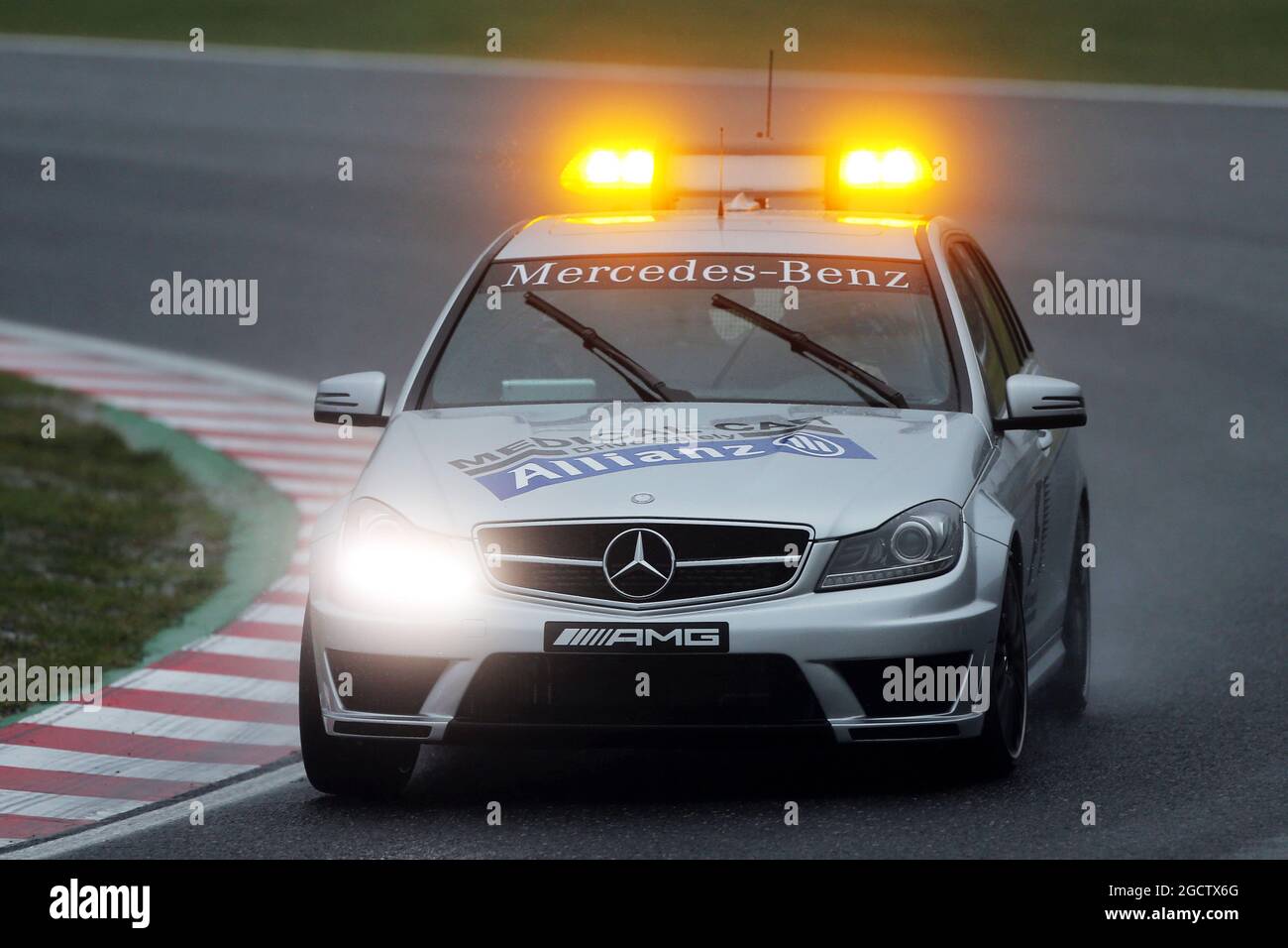 The medical team tend hi-res stock photography and images - Alamy