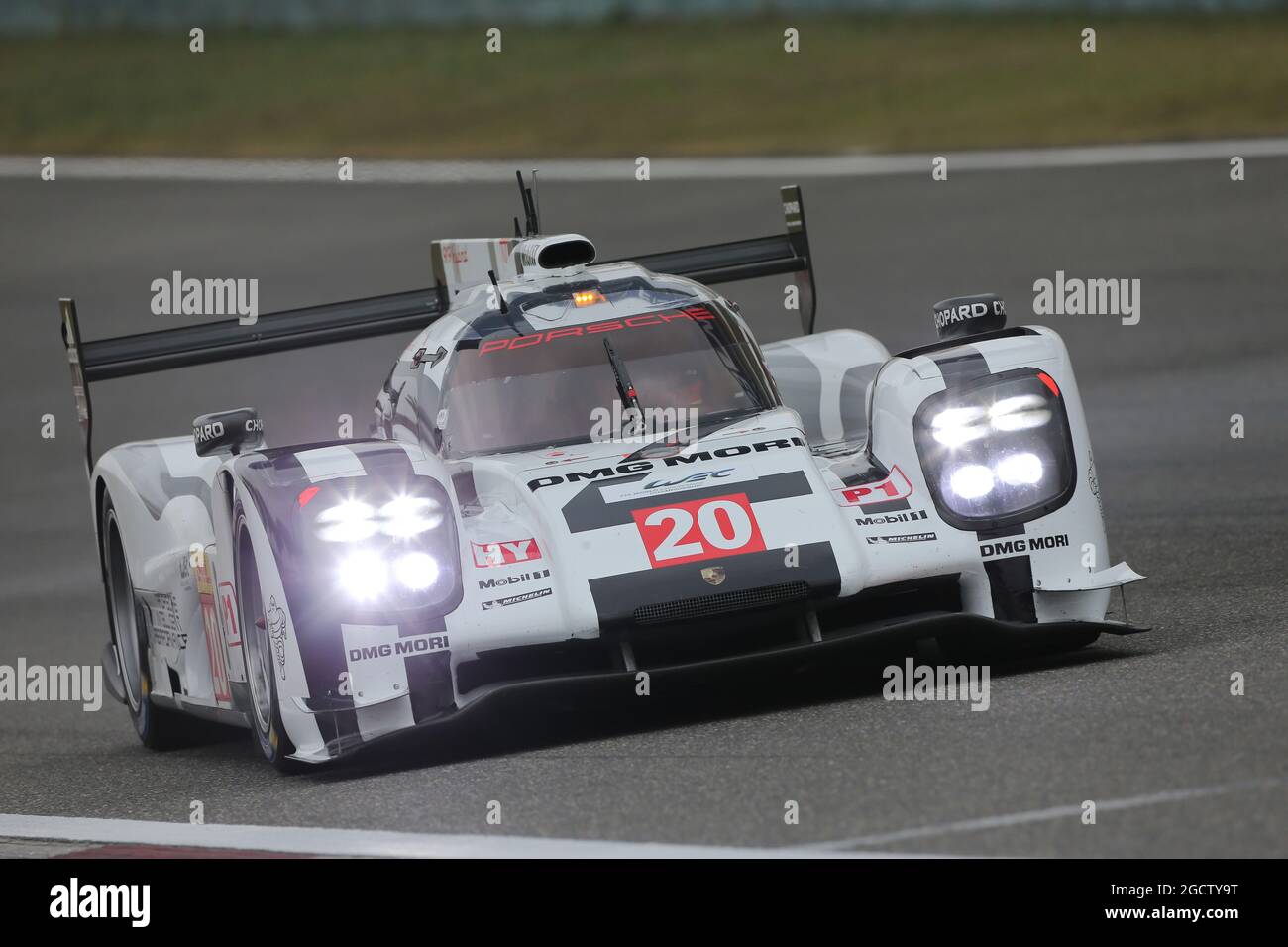 Timo Bernhard (GER) / Mark Webber (AUS) / Brendon Hartley (NZL) #20 ...