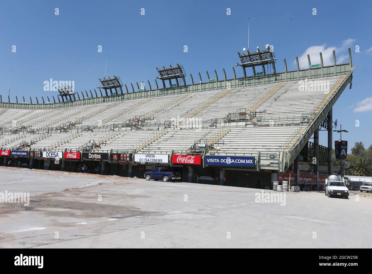 Stadium arena hi-res stock photography and images - Alamy
