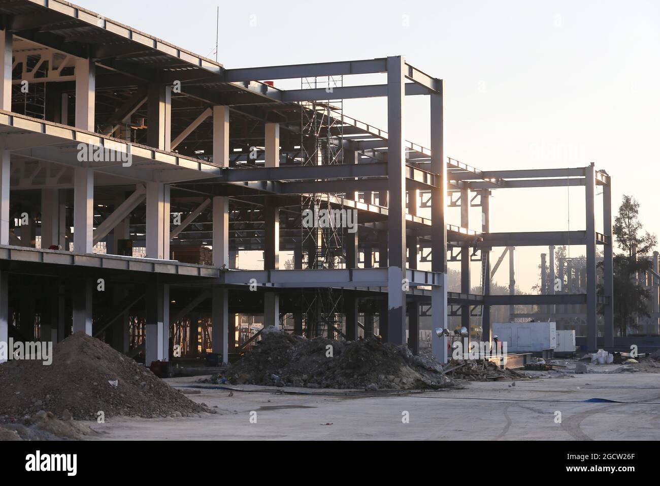 Formula one pit building hi-res stock photography and images - Alamy