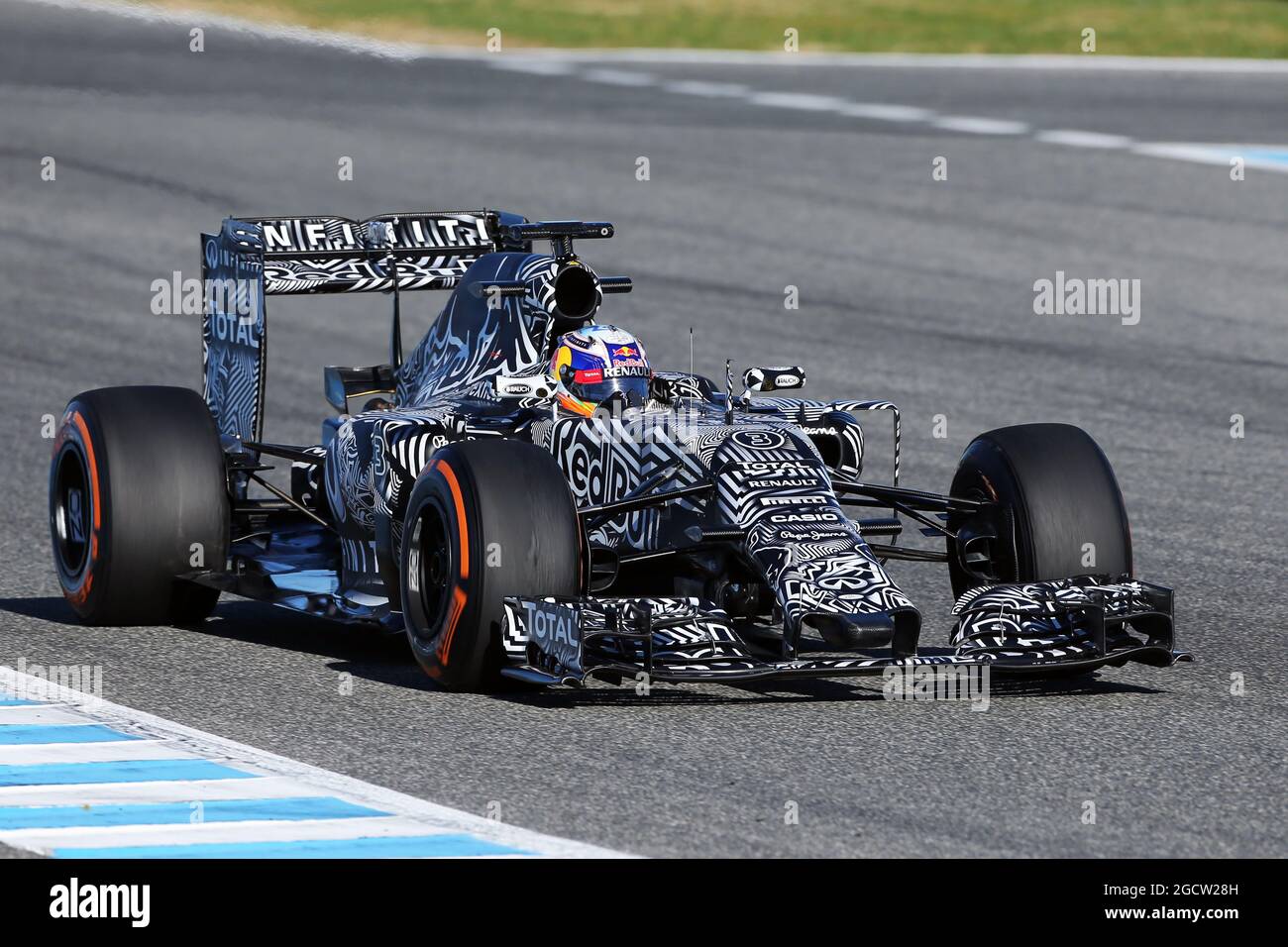 Daniel Ricciardo (AUS) Red Bull Racing RB11. Formula One Testing, Day ...