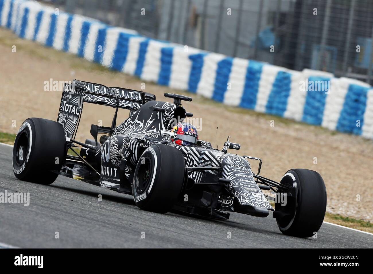 Daniil Kvyat (RUS) Red Bull Racing RB11 running without a front wing ...