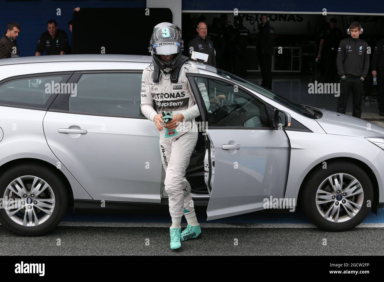 Nico Rosberg (GER) Mercedes AMG F1 arrives back in the pits after ...