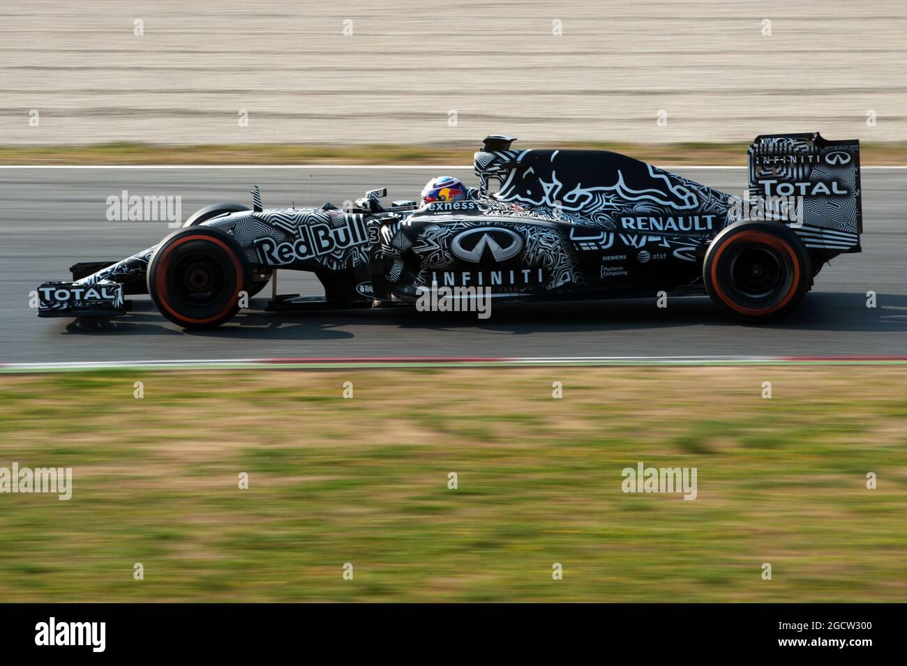 Daniel Ricciardo (AUS) Red Bull Racing RB11. Formula One Testing, Day 2 ...