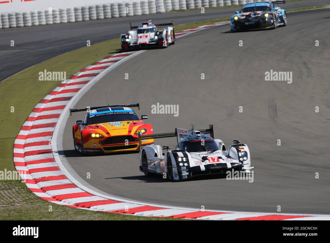 Timo Bernhard (GER) / Mark Webber (AUS) / Brendon Hartley (NZL) #17 ...