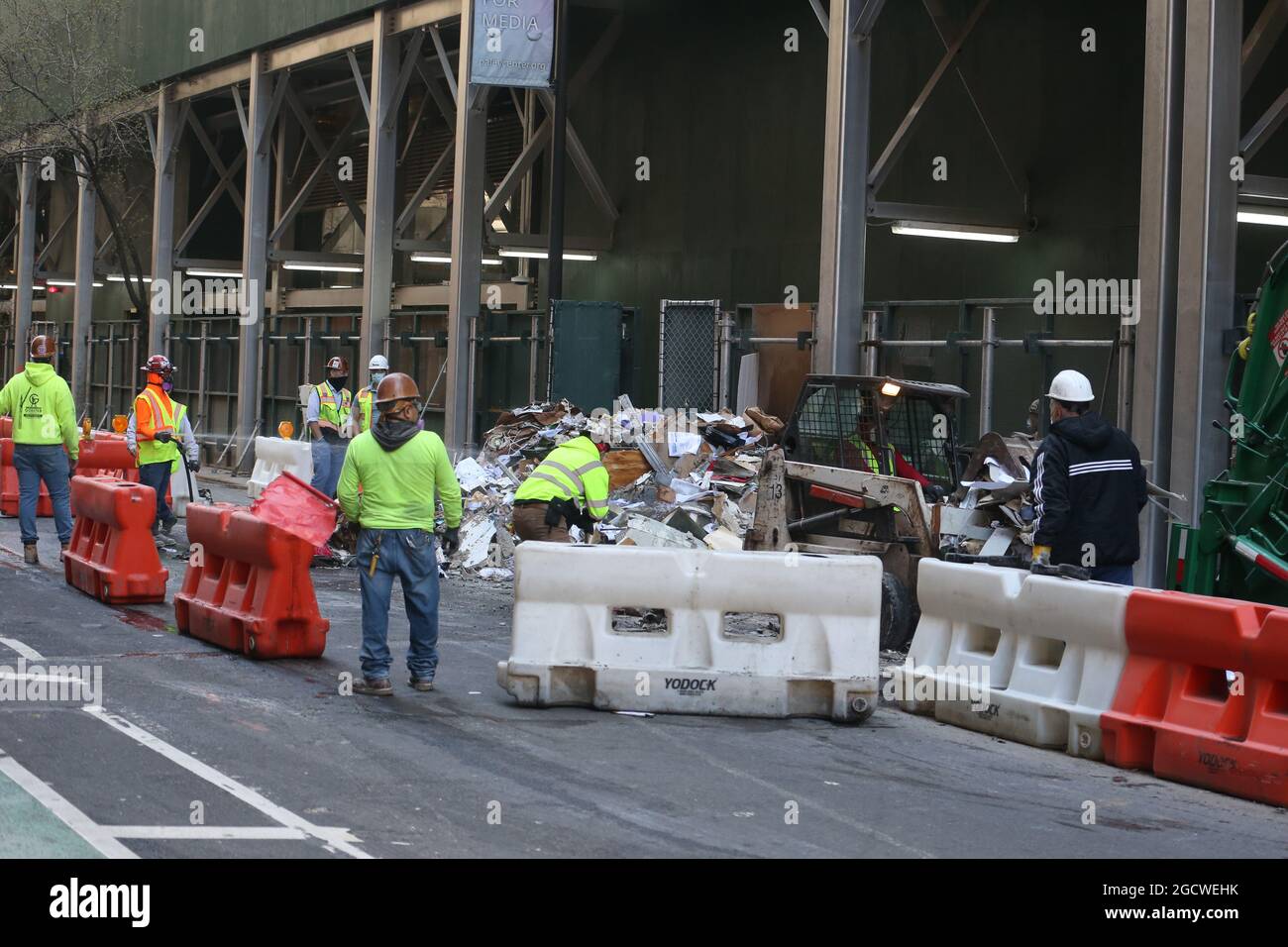 Grabage truck hi-res stock photography and images - Alamy