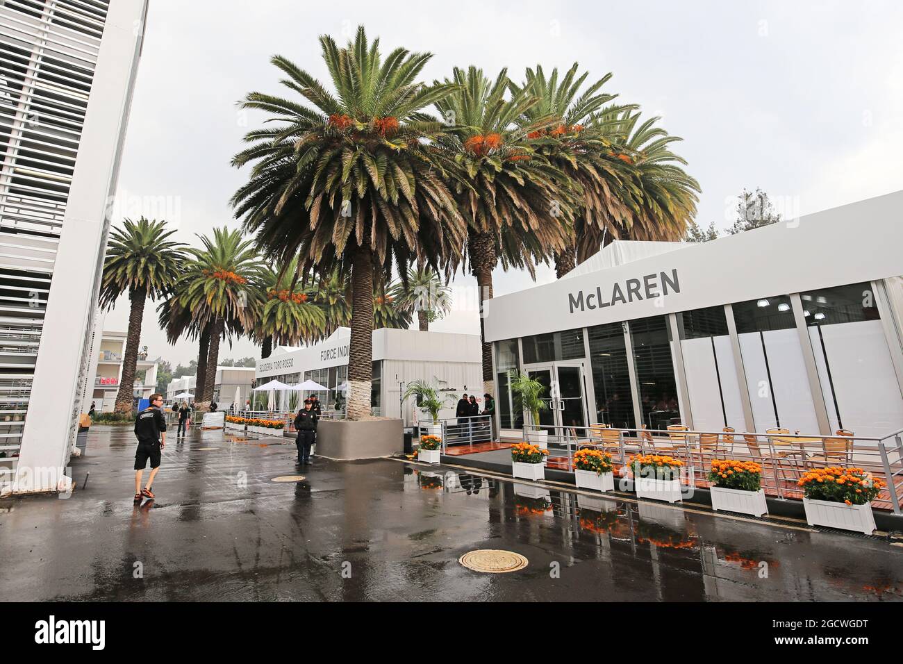 Paddock building for mclaren hi-res stock photography and images - Alamy