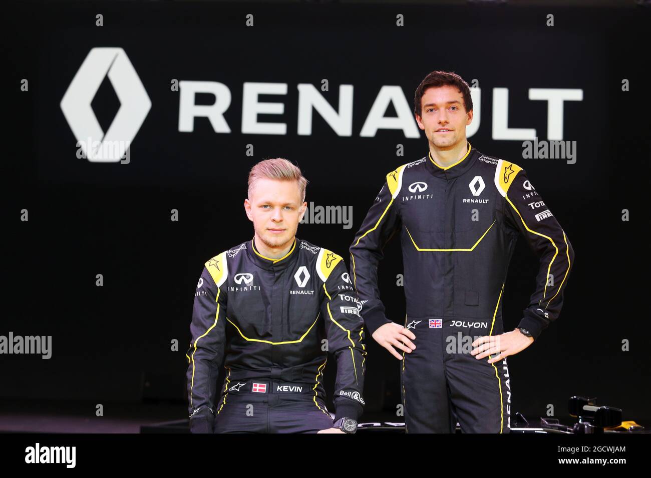 (L to R): Kevin Magnussen (DEN) Renault Sport Formula One Team with ...