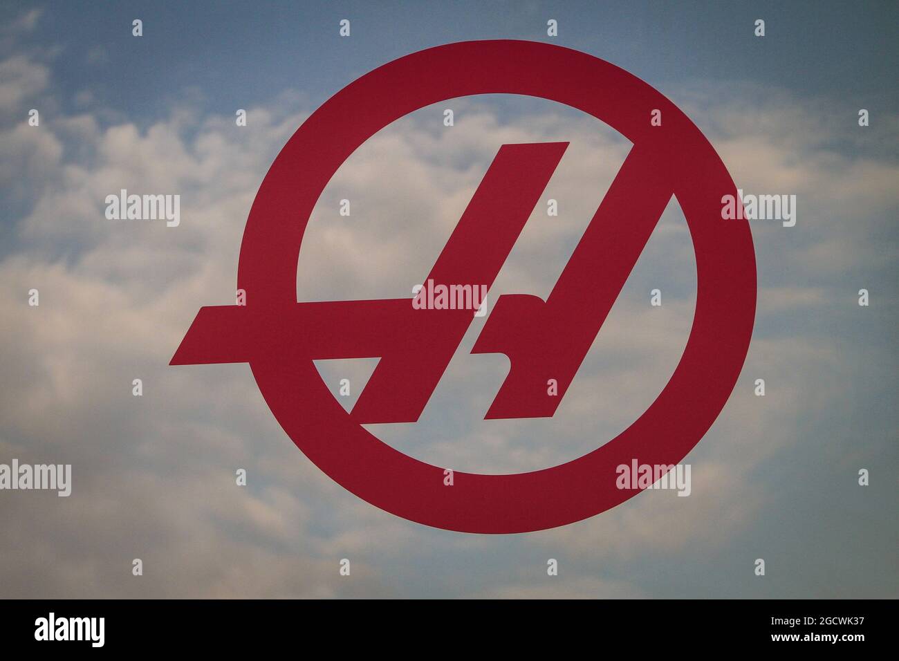 Haas f1 team logo hi-res stock photography and images - Alamy