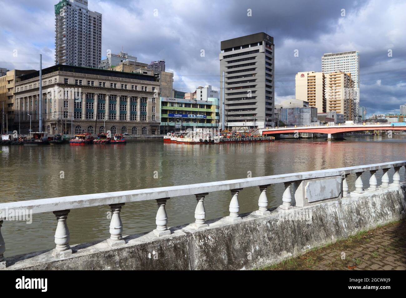 MANILA, PHILIPPINES - NOVEMBER 25, 2017: Manila city skyline with ...