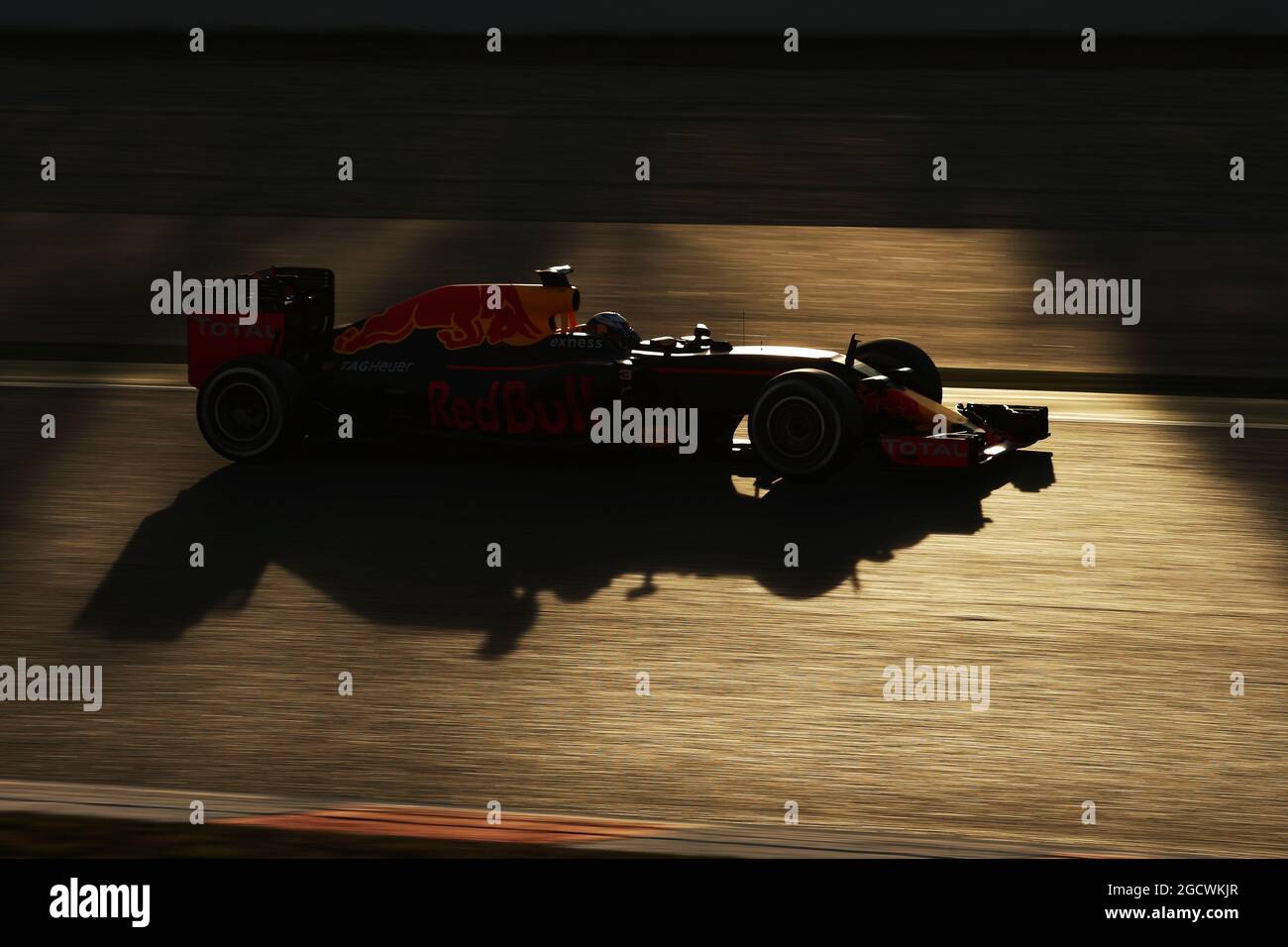 Daniel Ricciardo (AUS) Red Bull Racing RB12. Formula One Testing, Day 2 ...